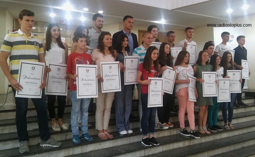 Nagrađeni đaci generacije - Radio Sto Plus