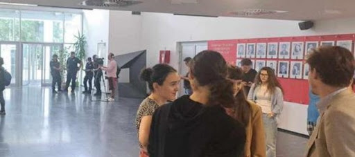 Studenti iz grupe STAV blokirali zgradu Rektorata Univerziteta u Novom Sadu - Radio Sto Plus