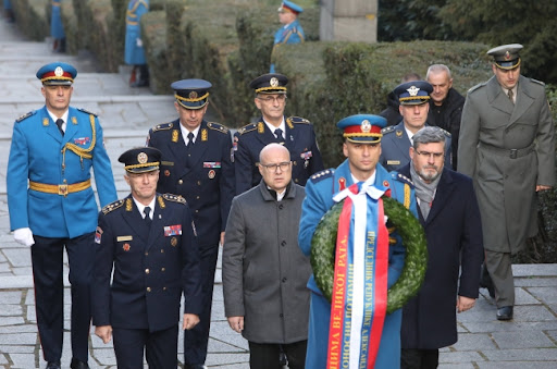 Vučević položio venac na Spomenik neznanom junaku na Avali - Naslovi.net